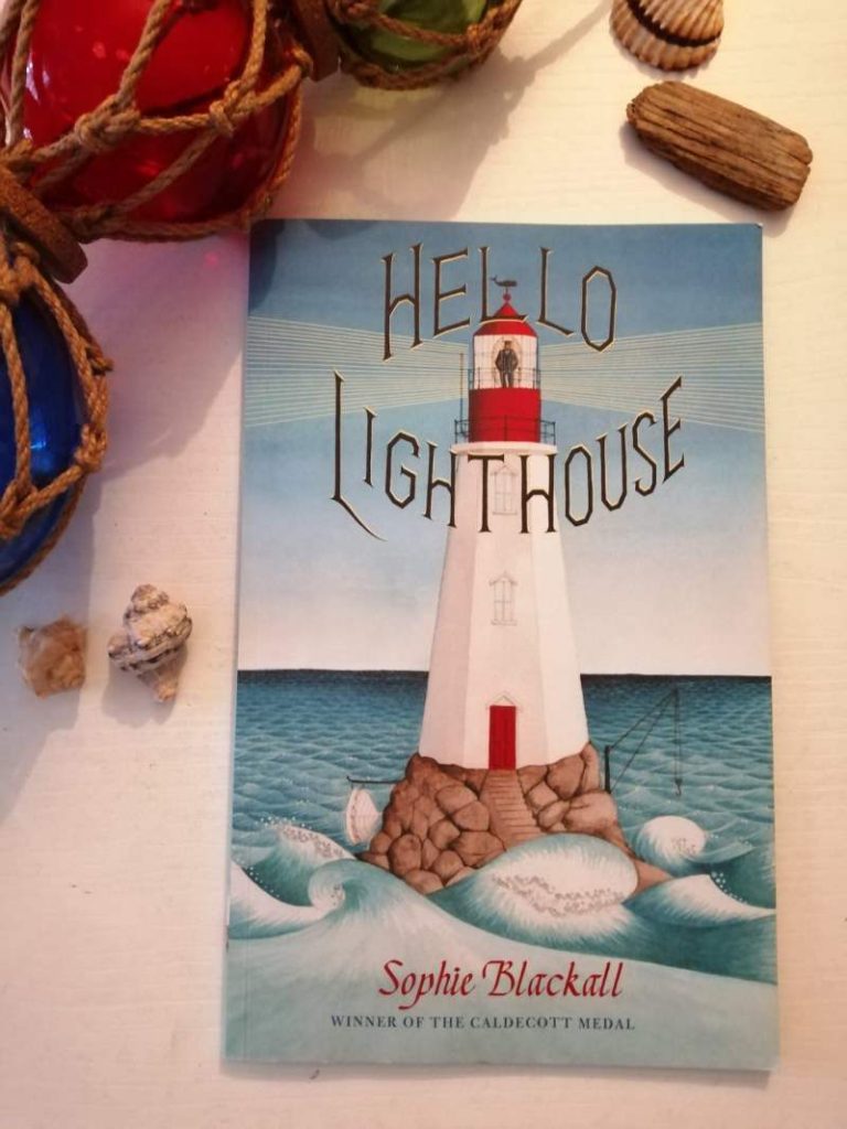 Reseña de «Hello Lighthouse» por Edgar Max – Los Faros del Mundo